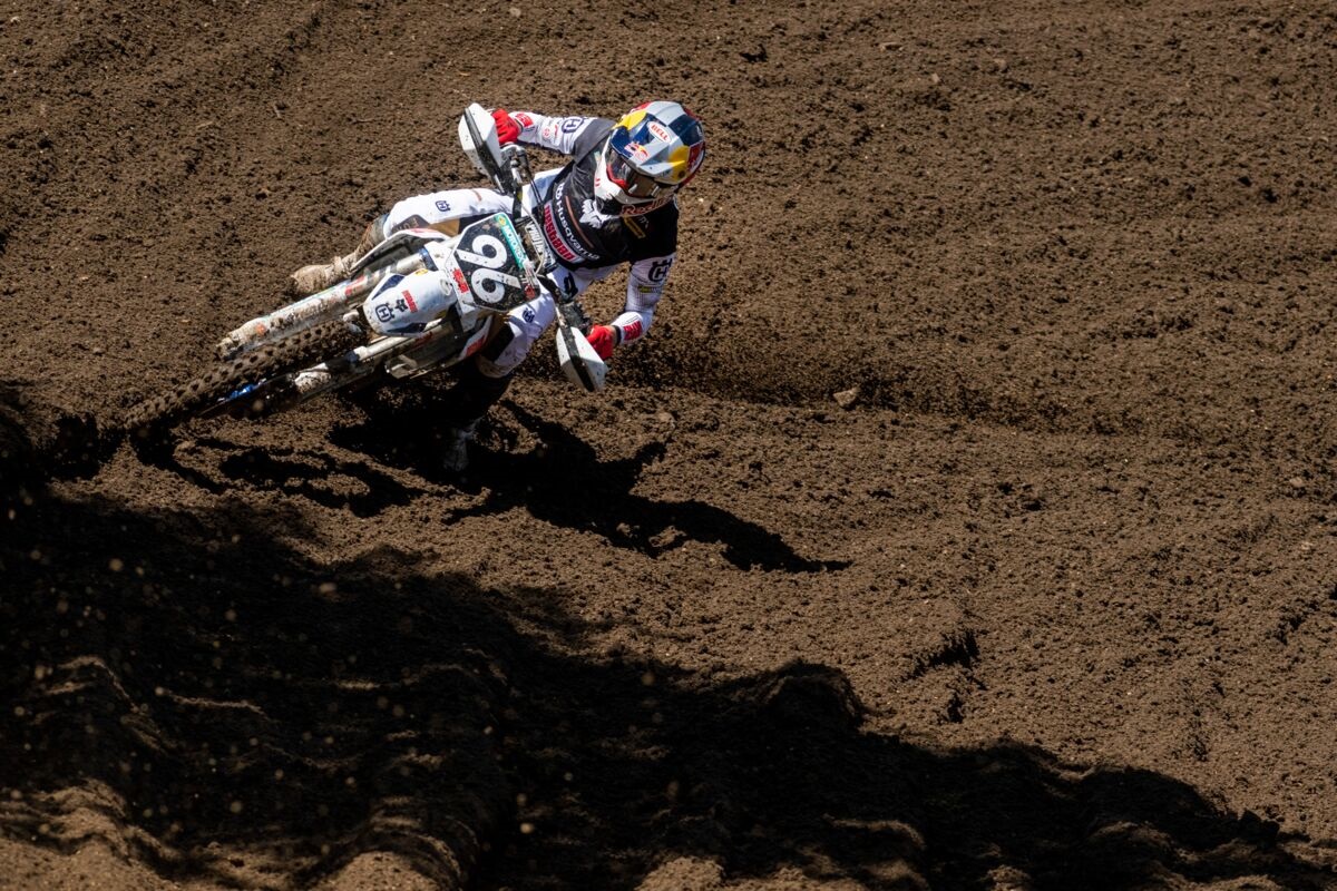 Lucas Coenen wins first moto MX2 France, De Wolf 3 - MX Vice