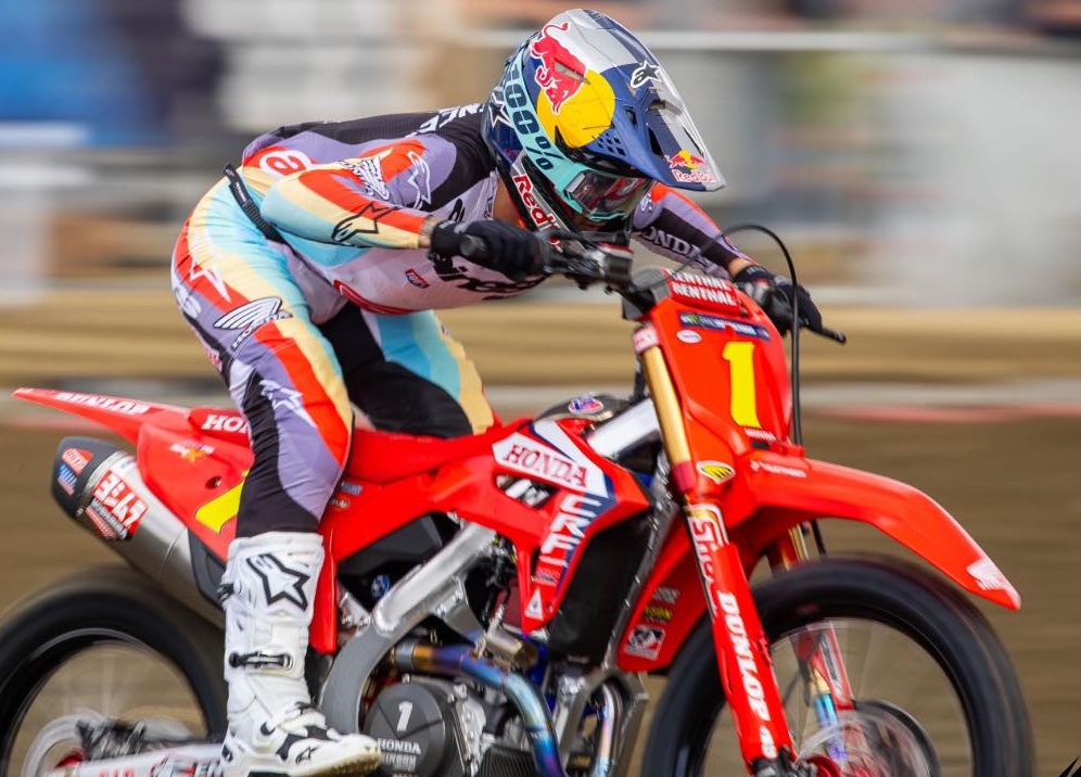 Jett Lawrence dominates first moto of 450 Fox Raceway - MX Vice