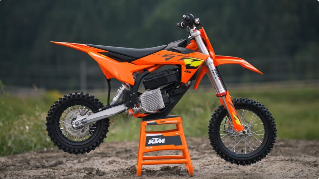 Video: 2025 KTM SX-E 5 – Empowering the next generation | KTM - MX Vice