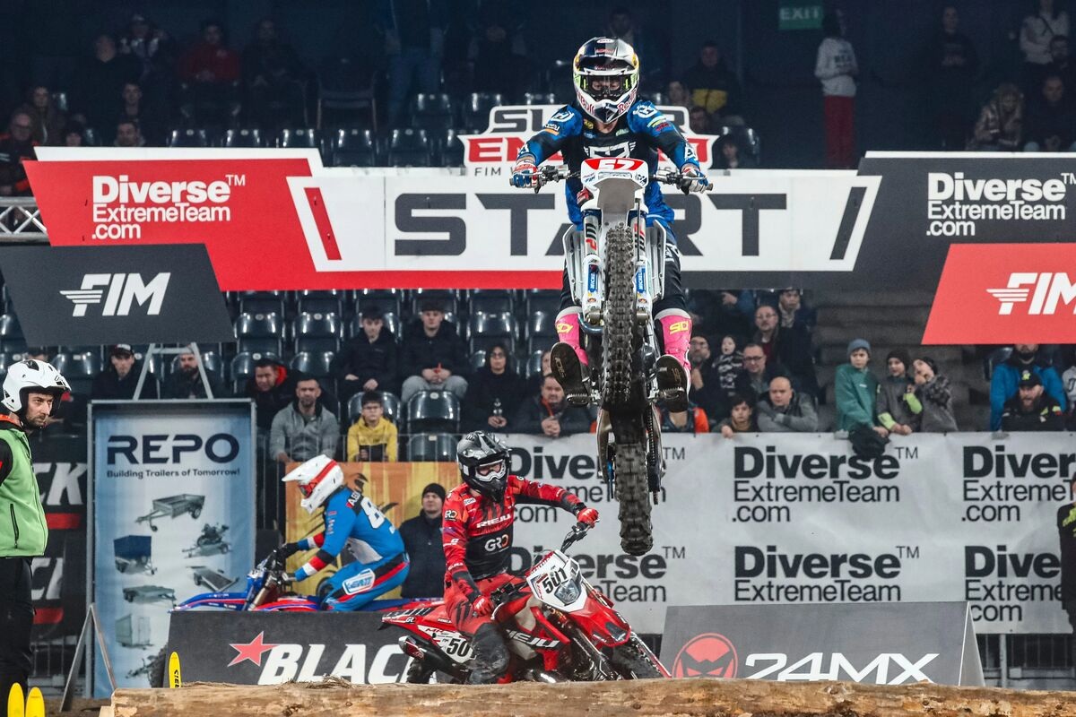 Billy Bolt - His difficult Superenduro night in Romania - MX Vice