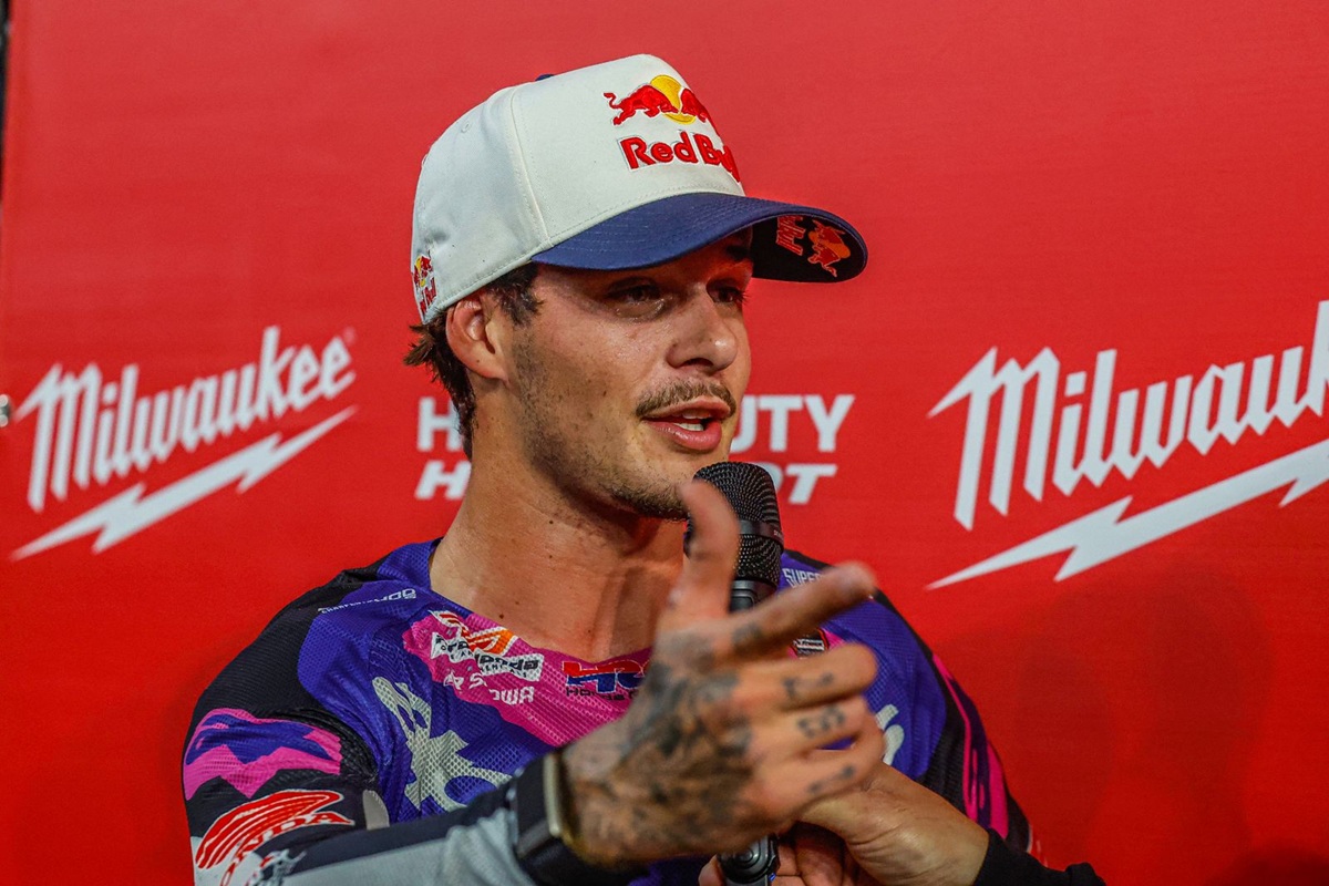 The Lawrence brothers win heats in Melbourne - MX Vice